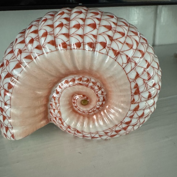 Herend | Art | Herend Fishnet Figurine Ammonite Shell In 24k Gold Rust ...